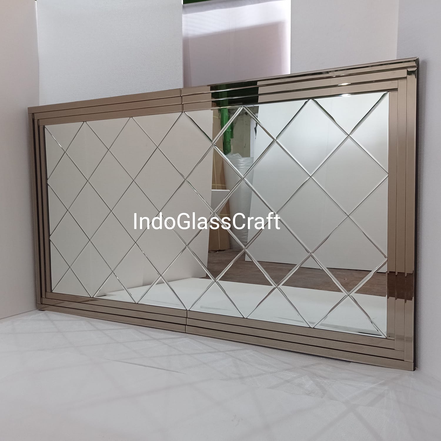 MENGENAL FUNGSI CERMIN DINDING BEVEL SEBAGAI INTERIOR HUNIAN - Indo ...